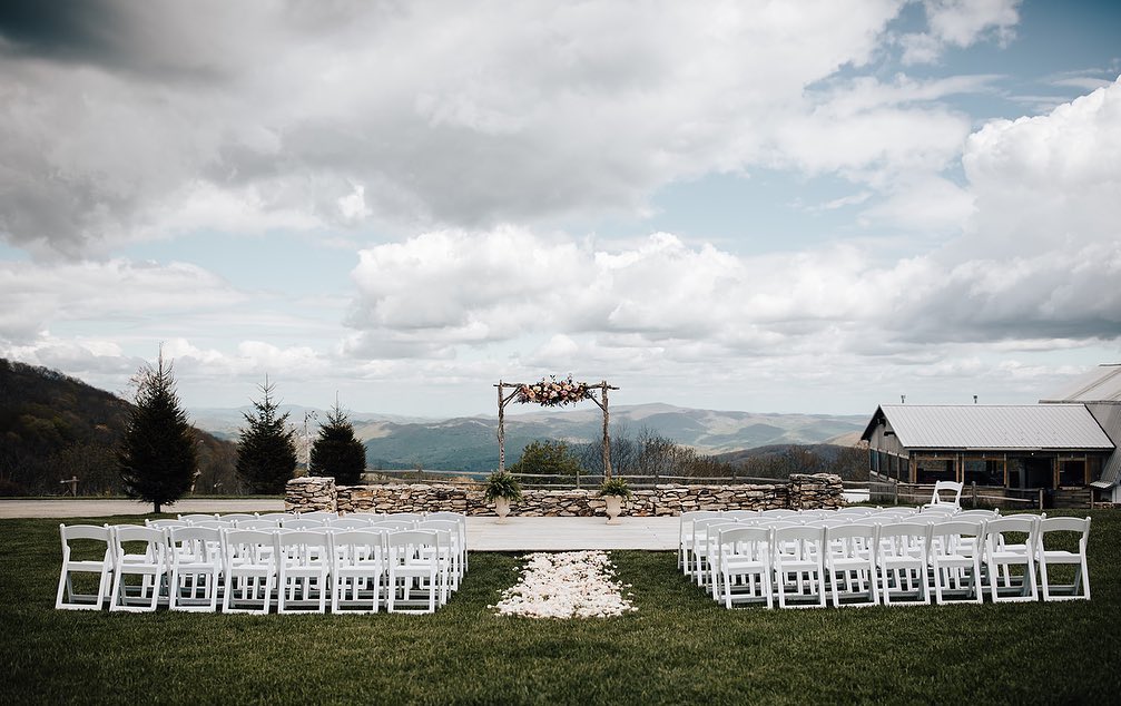 Overlook Barn Wedding Cost How Much Will It Cost You overlook-barn-wedding-cost-how-much-will-it-cost-you
